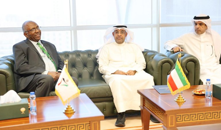 «القوى العاملة» تبحث مع سفير السودان استقدام وتشغيل العمالة السودانية ...